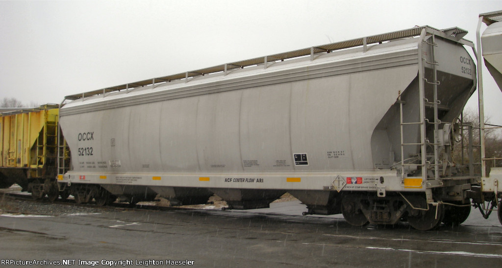 OCCX 52132 (ex-OFOX 52132, ex-INEX 52132, ex-DBCX 52132, ex-MOBX 52132) in a wintry mix